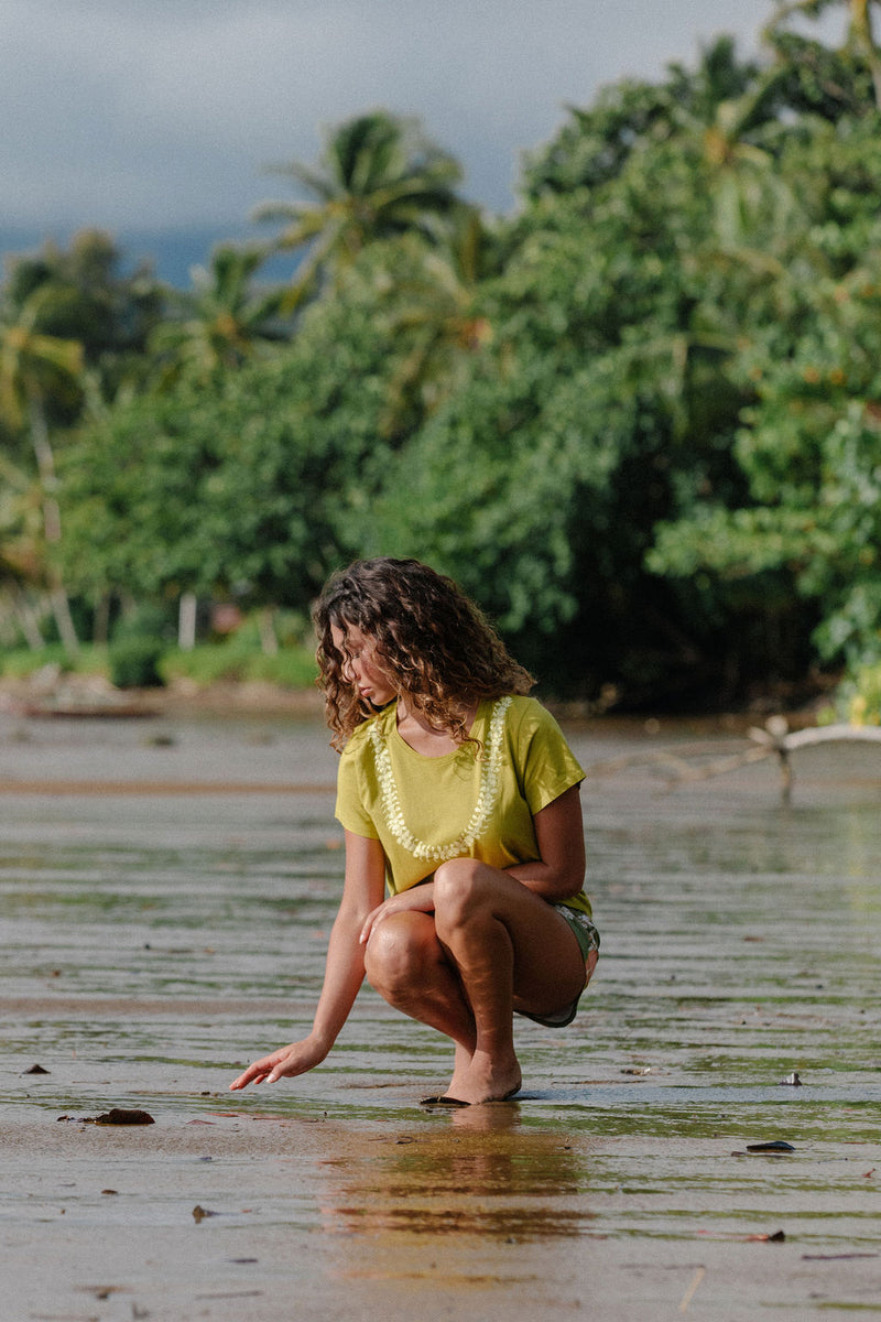 Lei Pua Kenikeni Tee - Avo – Mahina Made LLC